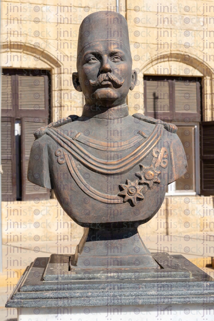 Egyptian king statue | Jini Stock