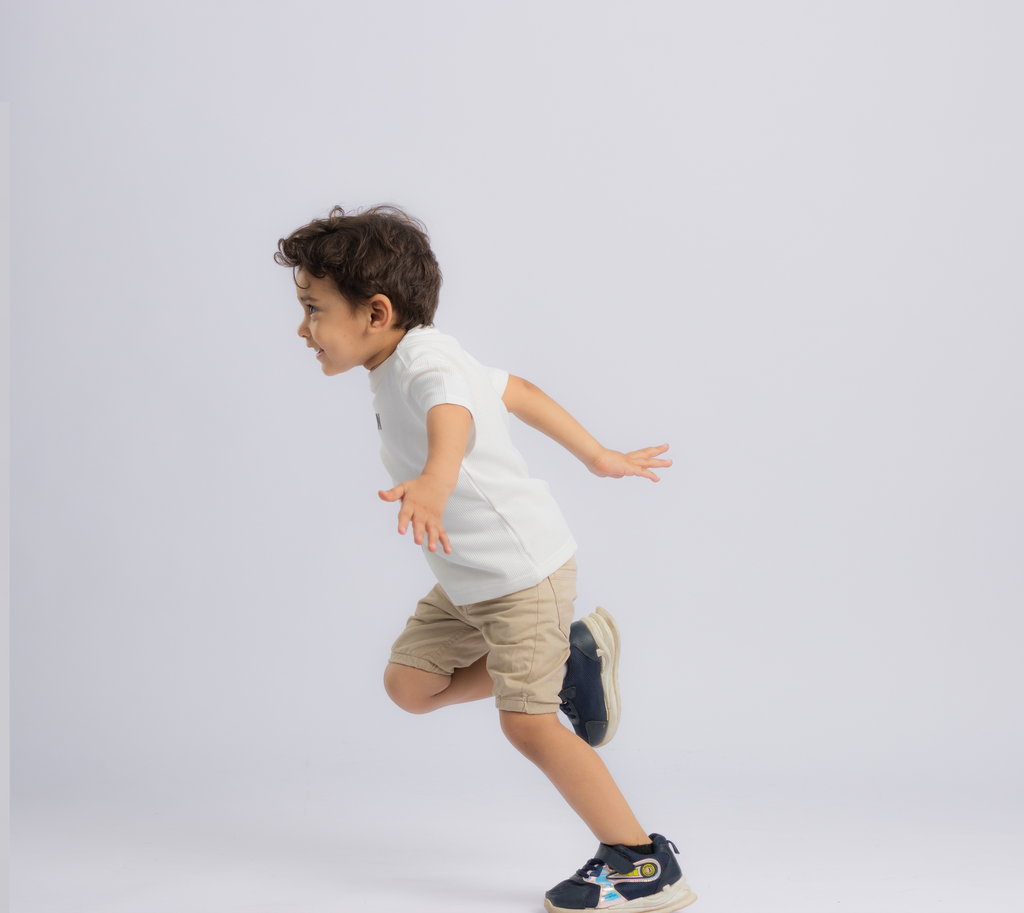 3years old boy running side view | Jini Stock