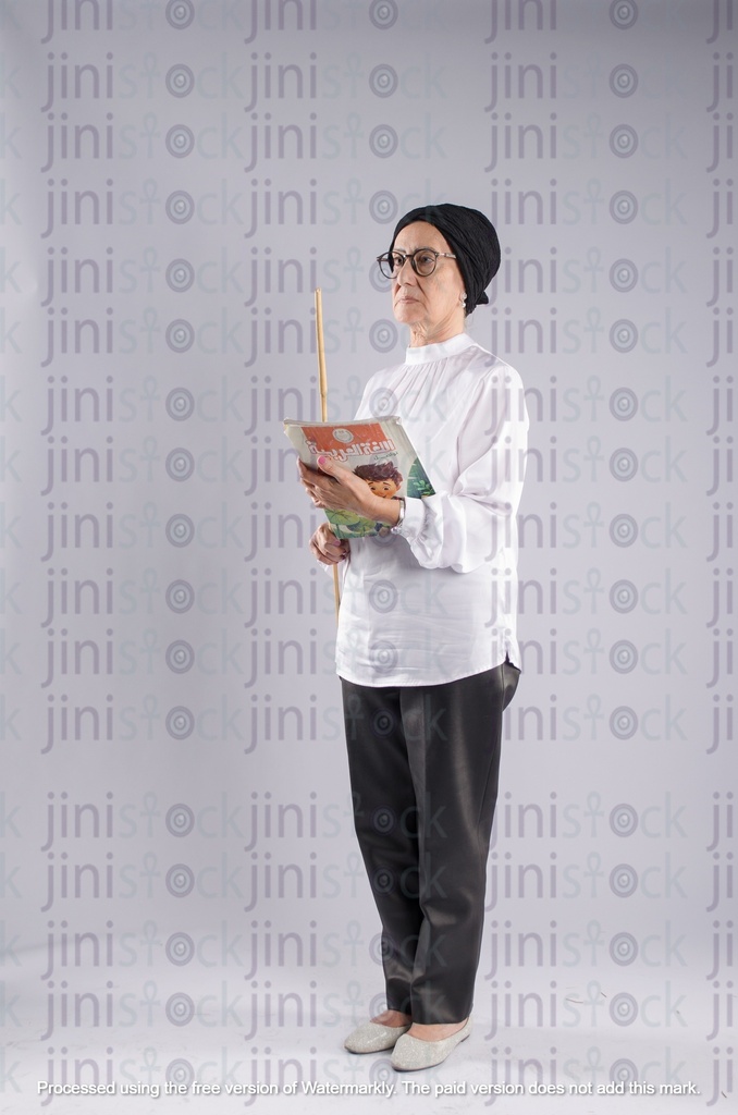 Old Egyptian woman Teacher or school principal | Jini Stock