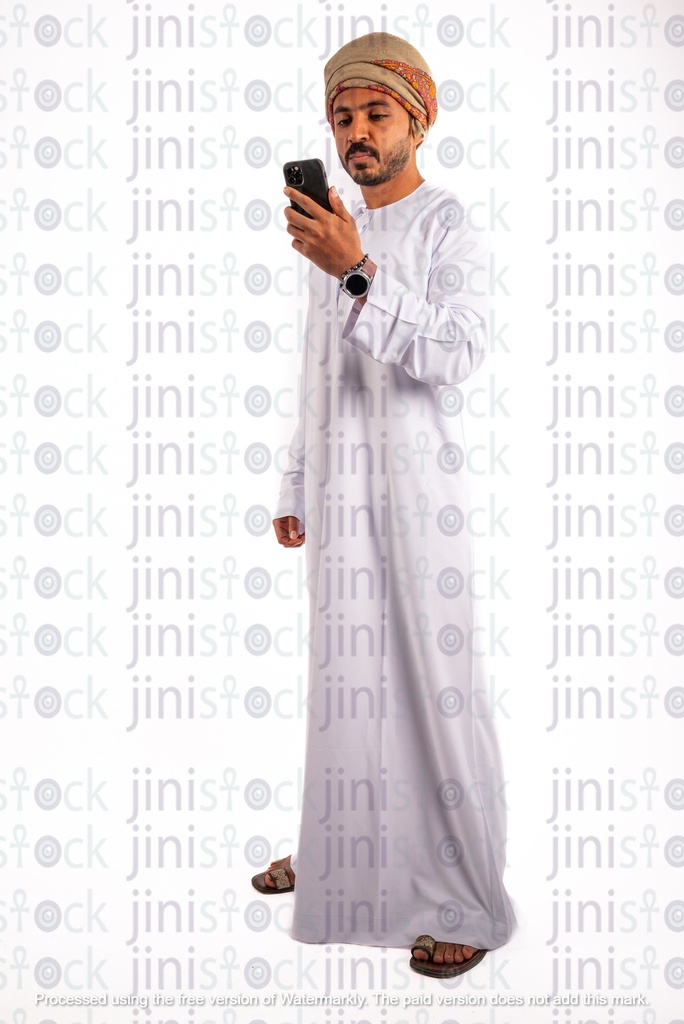 Omani arab khaliji man from gulf checking his mobile | Jini Stock